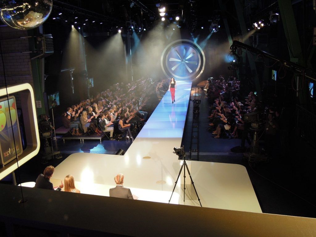 HOME | Filmstudios, Equipment und Service aus München | TMT Studios