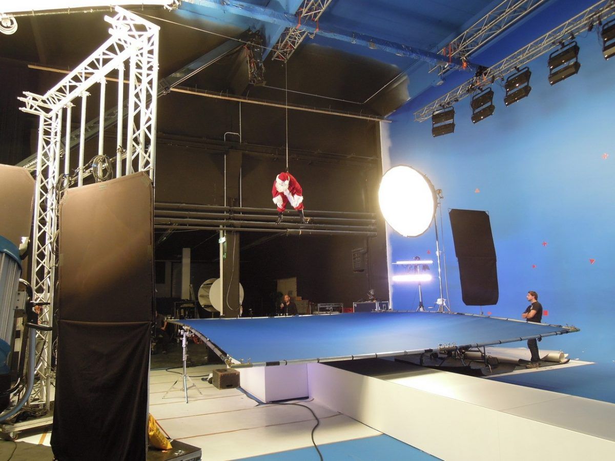 HOME | Filmstudios, Equipment und Service aus München | TMT Studios